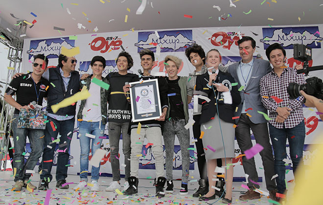 Most CDs consecutively signed by the artist | Guinness World Records