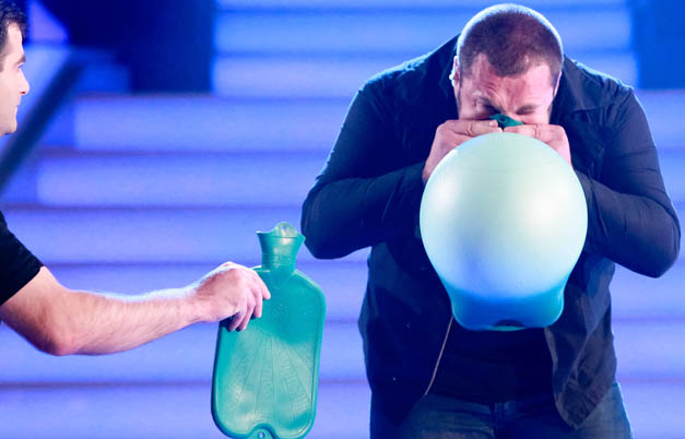 Most hot water bottles burst with the nose in one minute | Guinness ...