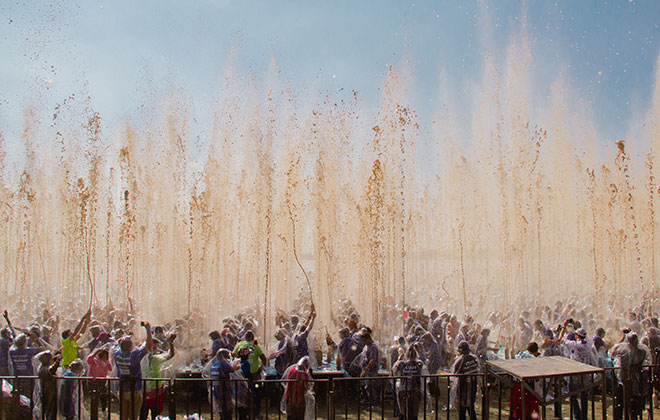 Most Mentos and soda fountains | Guinness World Records