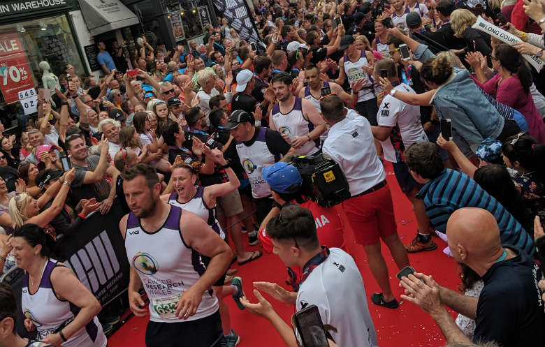 Most runners linked to complete a marathon | Guinness World Records