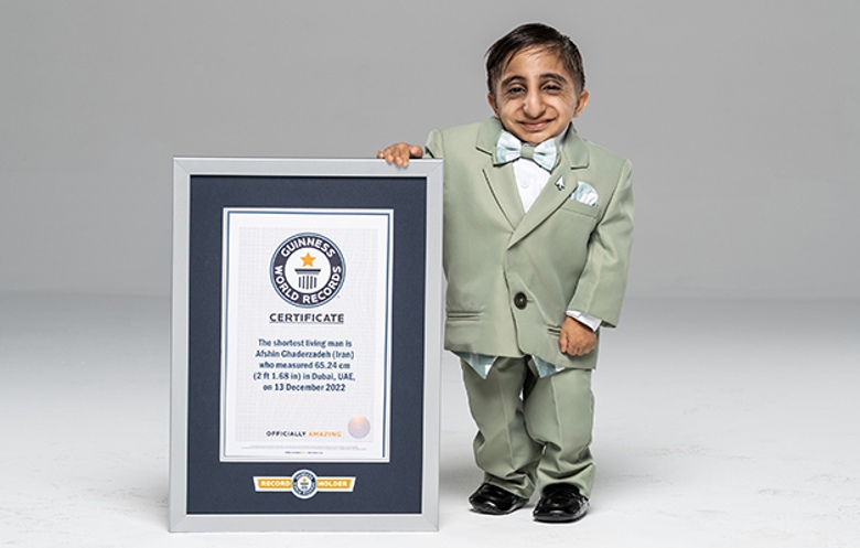 Shortest man living (mobile) | Guinness World Records